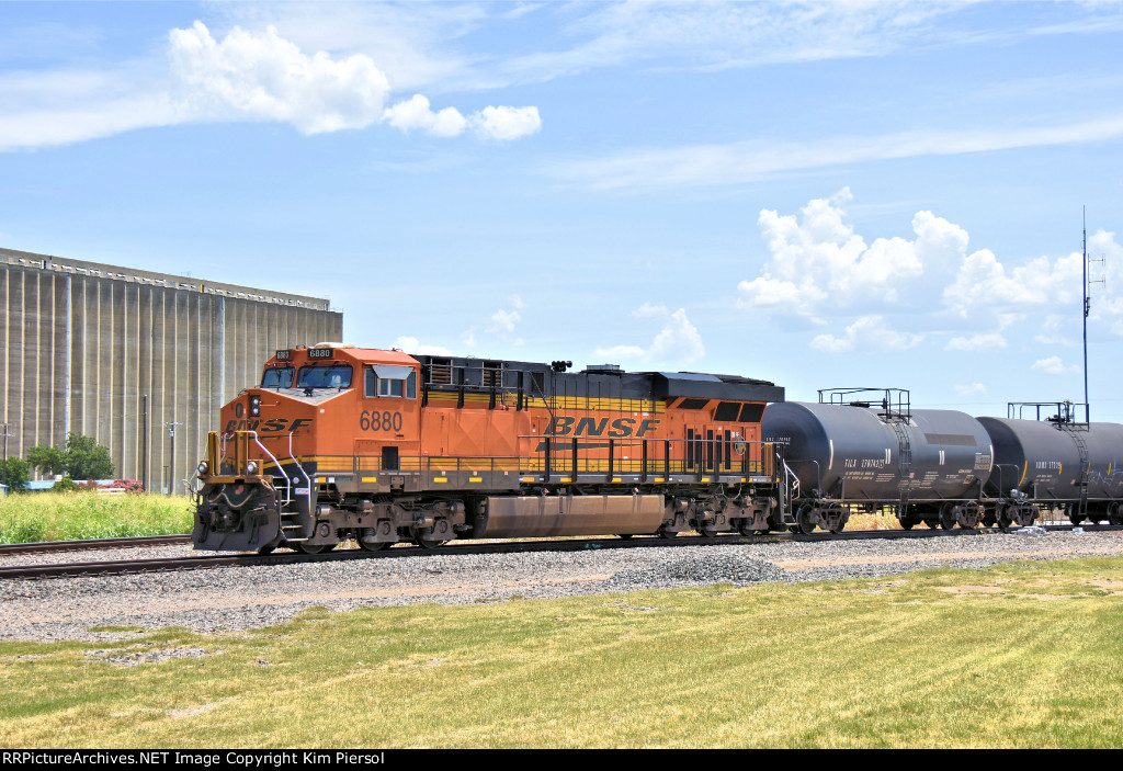 BNSF 6880 Pusher SB BNSF Fort Worth Sub